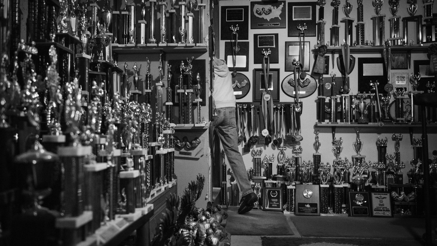 CPOY 71 Domestic Picture Story Gold: The 75-year-old arm wrestler | CPOY